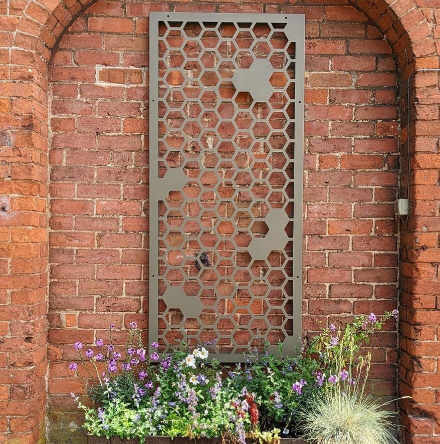 EverEdge Honeycomb galvanised steel garden trellis | EverEdge | ESI ...