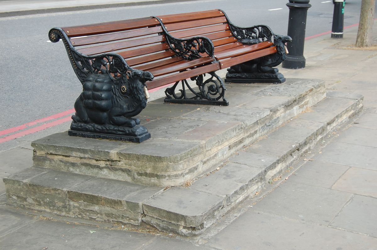 Restoration of Camel Benches, Embankment, London | Branson Leisure ...