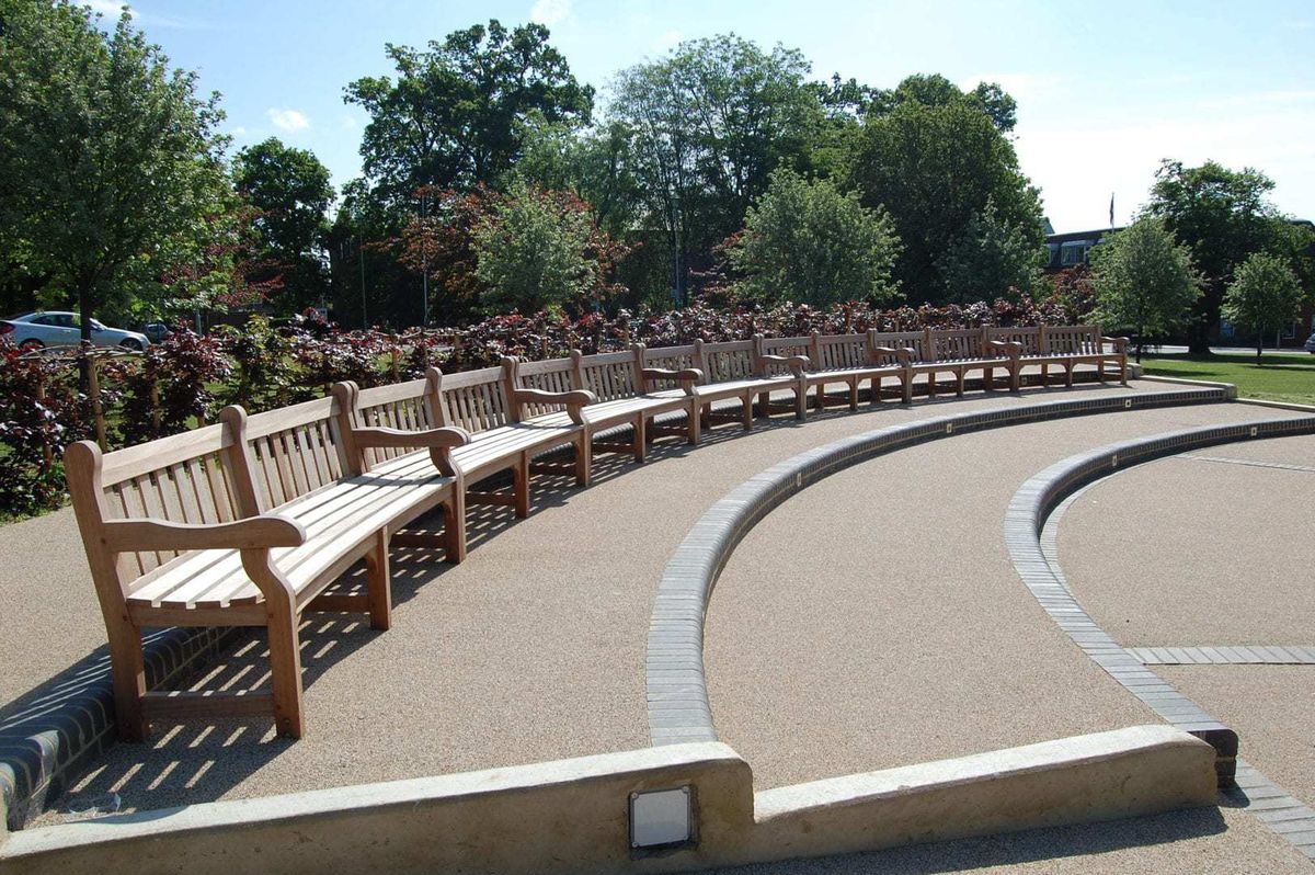 Bespoke curved timber seats and benches | Images
