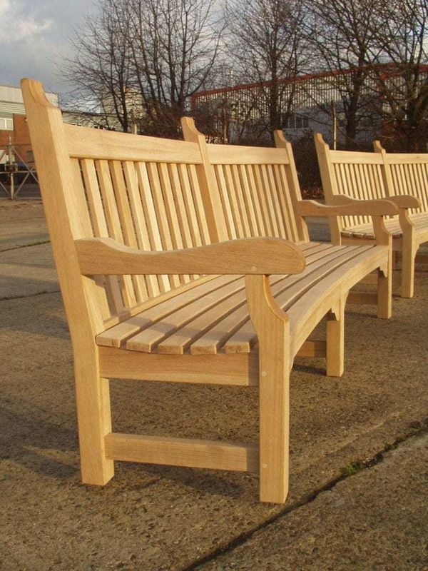 Bespoke curved timber seats and benches | Images