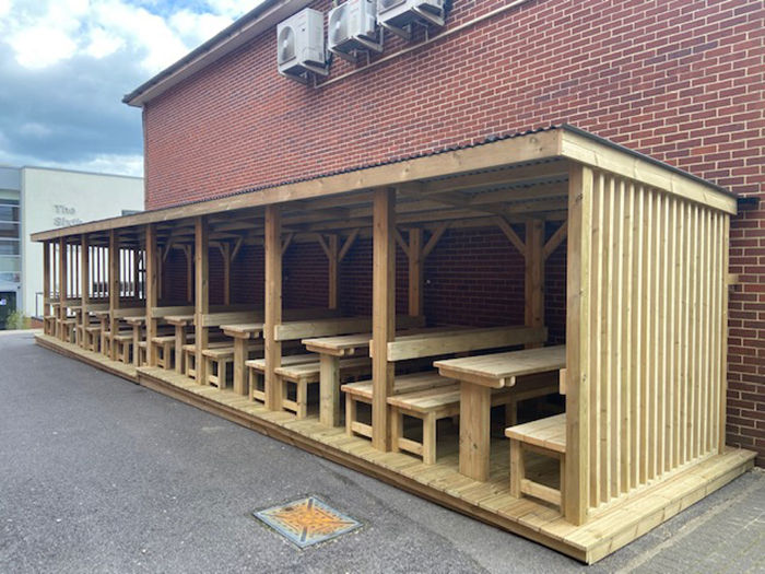 Bay timber shelter with integral seating and tables | Images