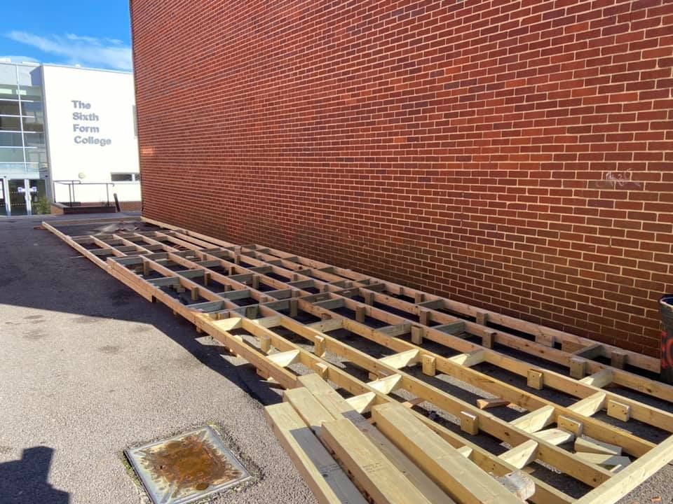 Timber outdoor classroom / shelter - All Hallows School | Images
