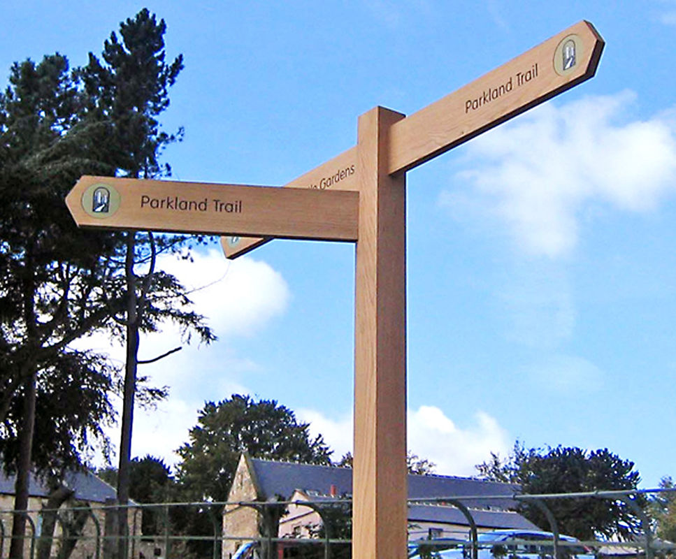 Rustic fingerposts | Images