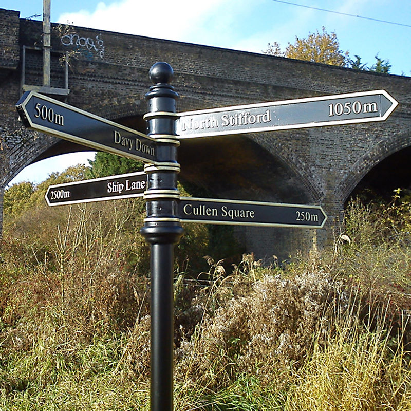 Traditional fingerposts | Images