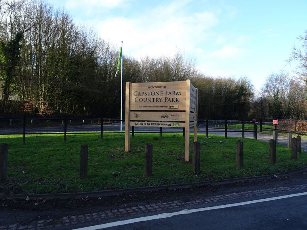 Timber entrance signs for parks with Green Flag status | Images