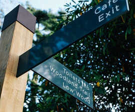 Grenadier™ oak and aluminium fingerpost | Fitzpatrick Woolmer | ESI ...