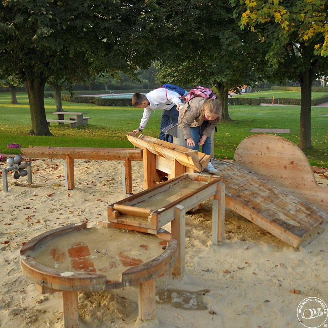 Richter Spielgeräte Small Fish water play unit | Timberplay | ESI ...