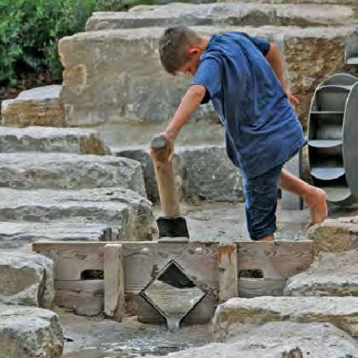 Richter Spielgerate Dam for water play | Images