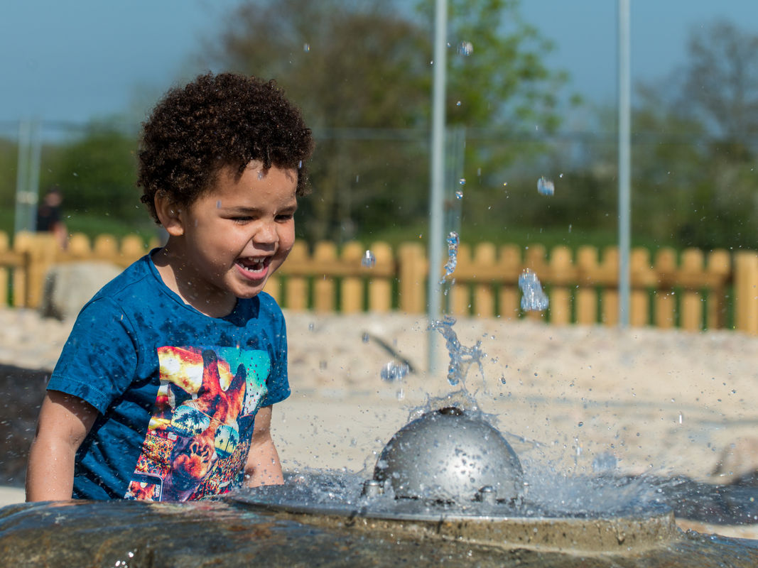 Bespoke water play features for children's farm park | Images