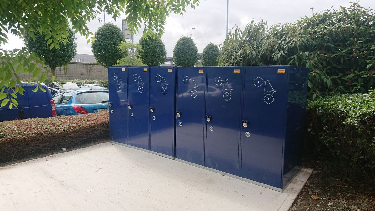 Warrior-1 vertical single bike locker - Sold Secure | Images