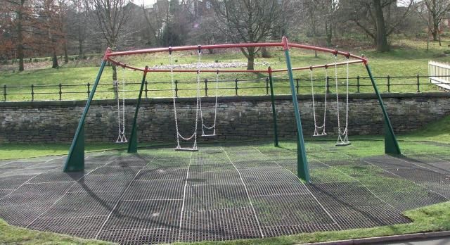 5-way metal framed cluster swing (5+ years) | Images