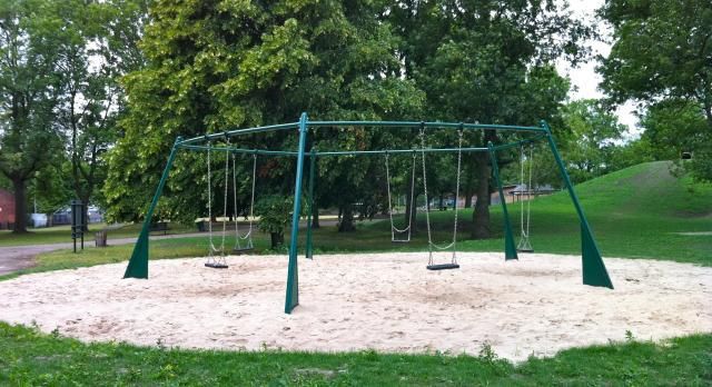 5-way metal framed cluster swing (5+ years) | Images