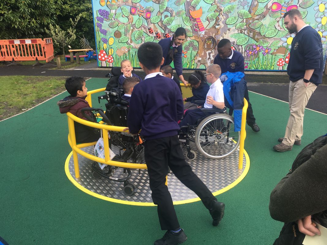 2.2m Wheelchair Accessible Roundabout - inclusive outdoor play ...
