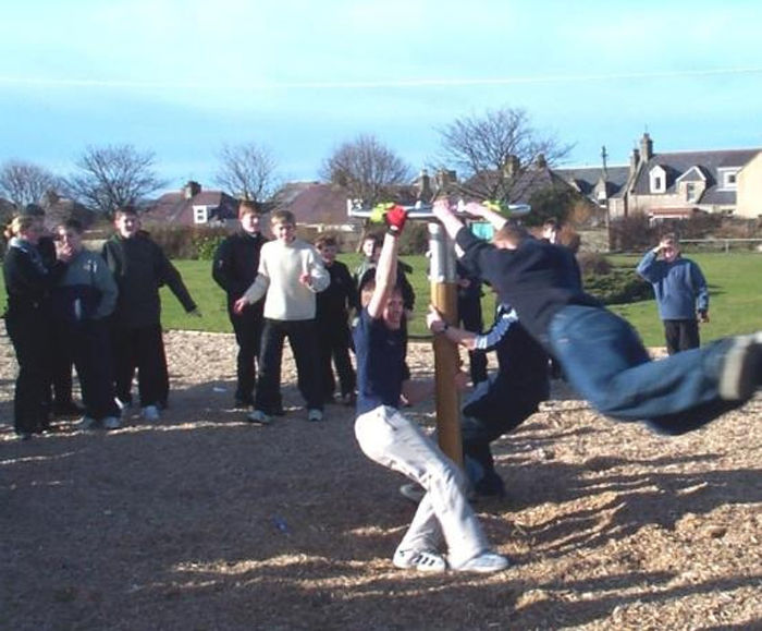 Roll-Up - steel rotating playground spinner for 8 children ages 7+ | Images