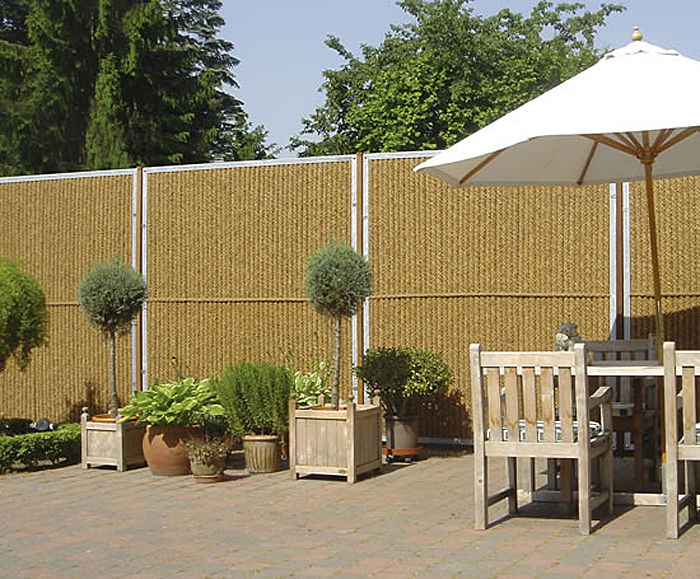 Greenscreen Garden Fencing - coconut fibre cladding, steel frame ...