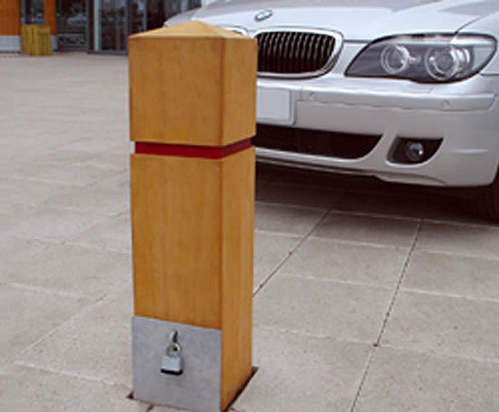 Epping 200/1500 square timber bollard with groove | Images
