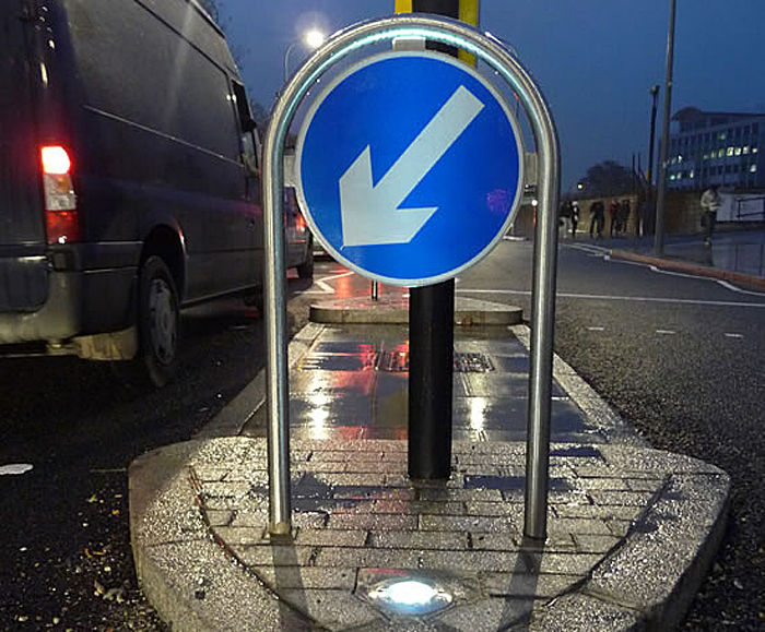 District Traffic Bollard - steel sign post for highways | Images
