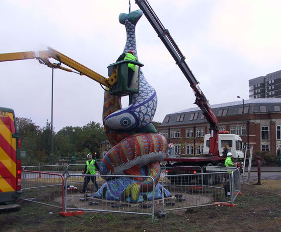 7.5m-high De Luci Fish gateway feature for roundabout | Drostle Public ...