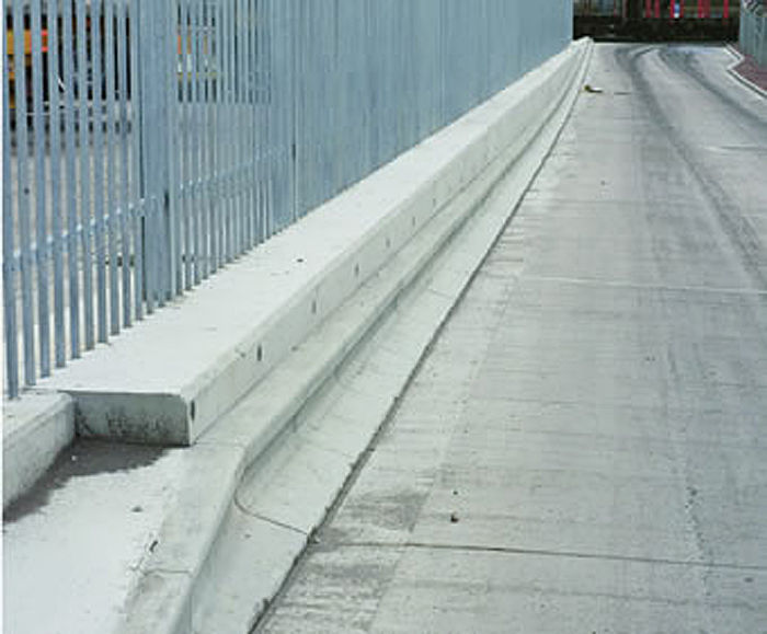Titan high-containment concrete kerb | Images
