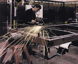 MiniMan-100 fully flexible extraction arm | Plymovent | ESI Building ...