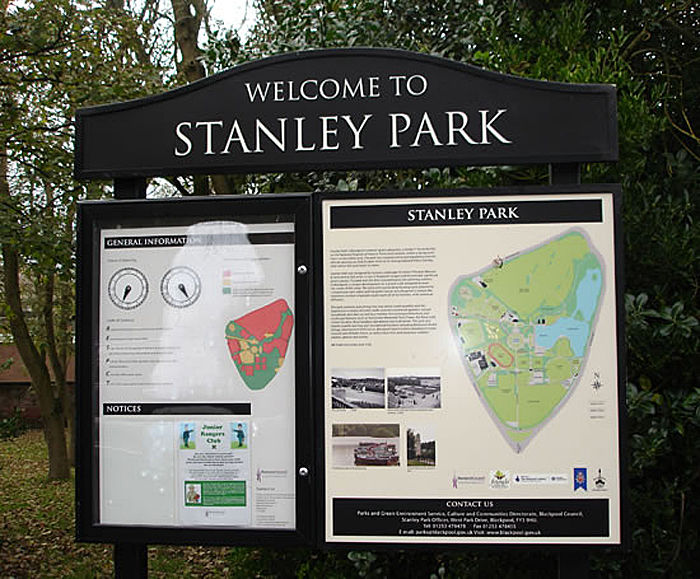 Aluminium external noticeboards - outdoor lockable display cases | Images