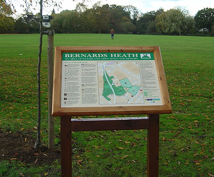 Oak lectern-frame interpretation signs | Images