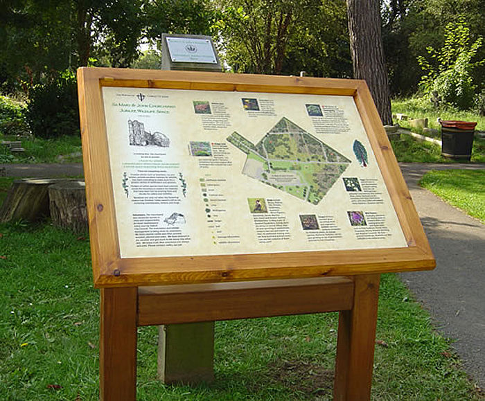 Oak lectern-frame interpretation signs | Images