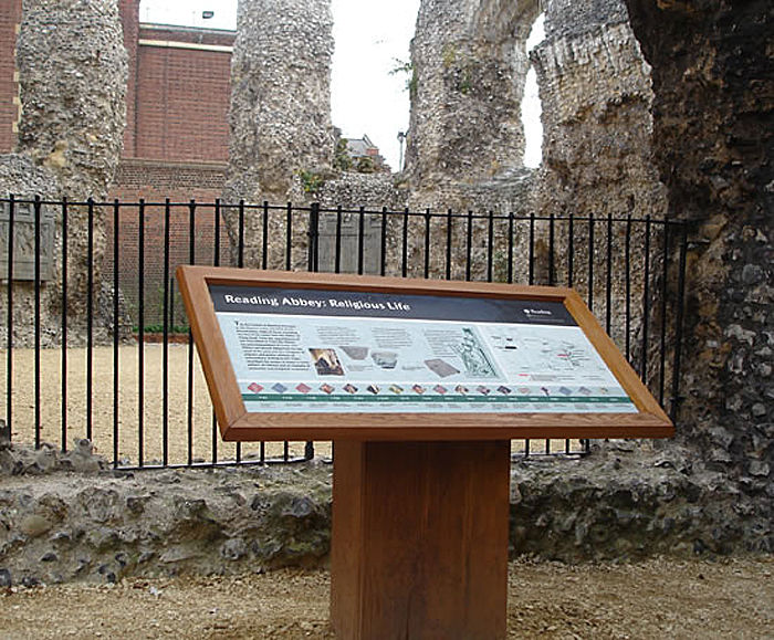 Oak lectern-frame interpretation signs | Images