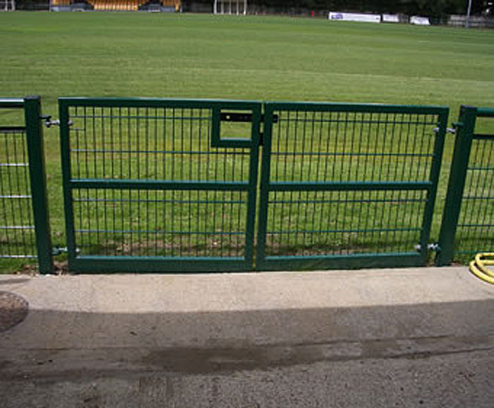 Steel spectator rails for sports areas | Images